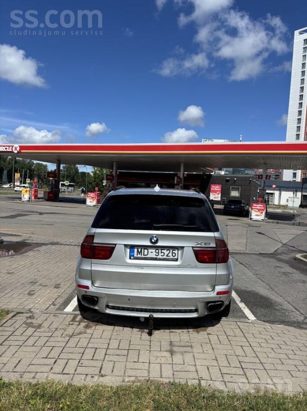 Grey BMW X5 2008 in Riga, with an engine capacity of 3.00 L and mileage of 448 thousand km for 6000 €, photo 3 on AUTOMOTO.COM.LV