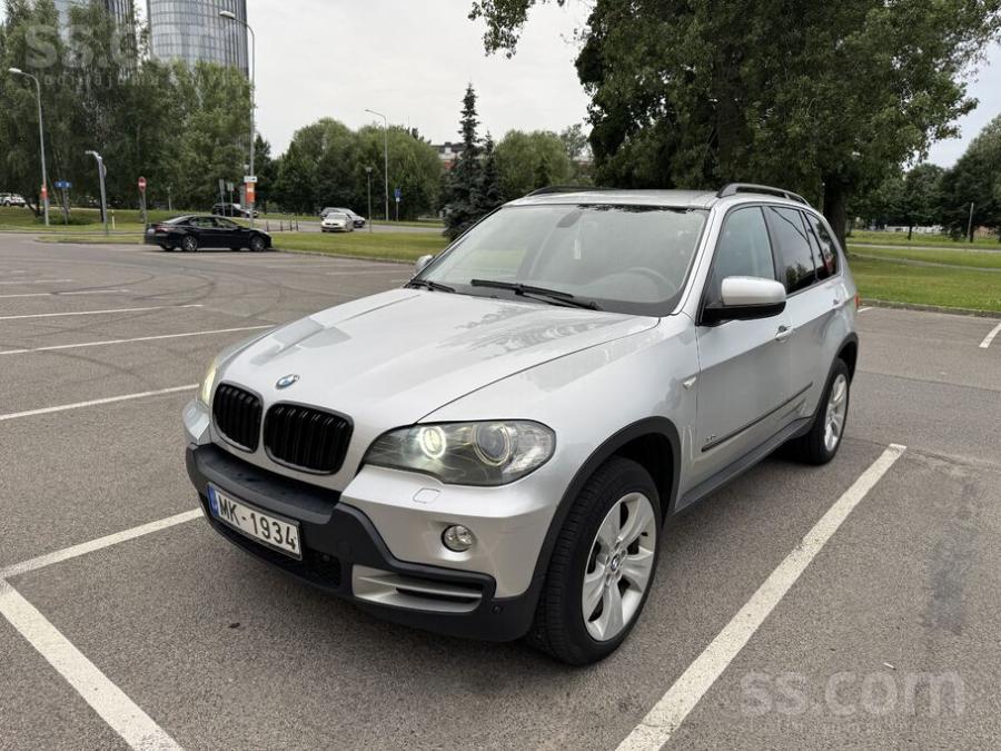 Grey BMW X5 2008 in Riga, with an engine capacity of 3.00 L and mileage of 0 thousand km for 7800 €, photo 1 on AUTOMOTO.COM.LV