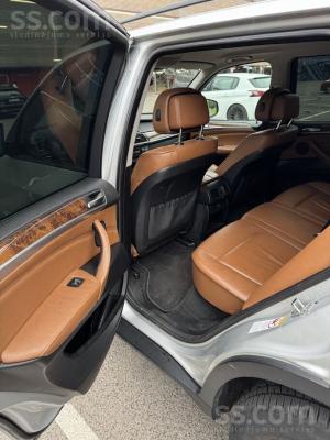 Grey BMW X5 2008 in Riga, with an engine capacity of 3.00 L and mileage of 0 thousand km for 7800 €, photo 17 on AUTOMOTO.COM.LV