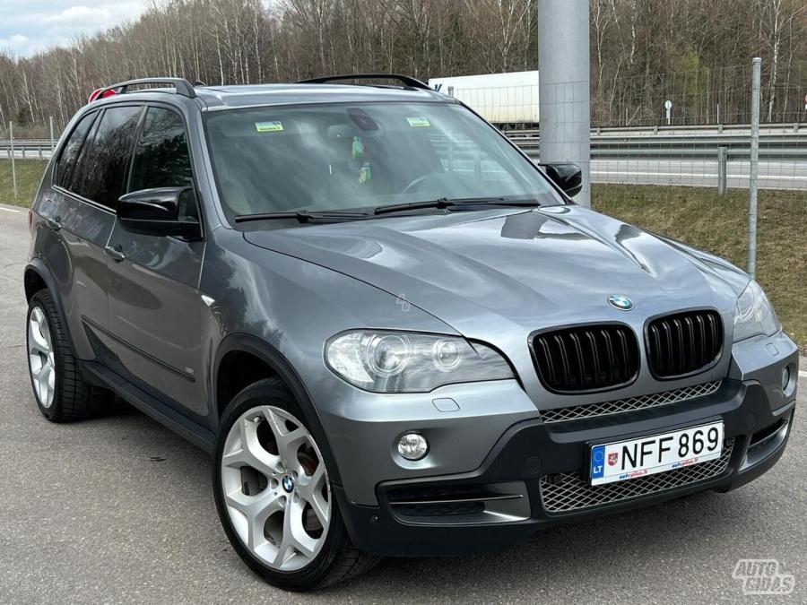 Grey BMW X5 2008 in Kaunas, with an engine capacity of 4.80 L and mileage of 326 thousand km for 5650 €, photo 1 on AUTOMOTO.COM.LV