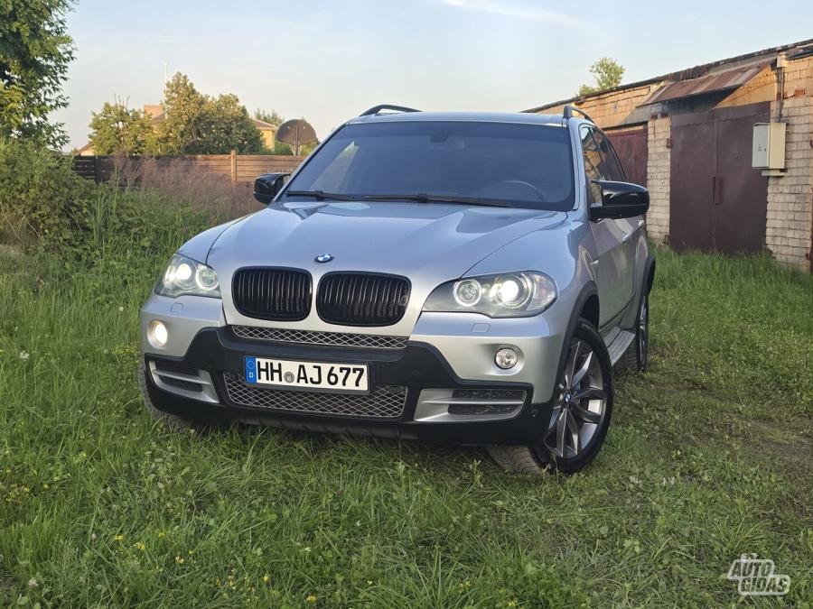 Grey BMW X5 2008 in Kaunas, with an engine capacity of 3.00 L and mileage of 293 thousand km for 7699 €, photo 1 on AUTOMOTO.COM.LV