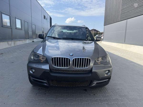 Grey BMW X5 2008 in Siauliai, with an engine capacity of 2.99 L and mileage of 260 thousand km for 5900 €, photo 2 on AUTOMOTO.COM.LV