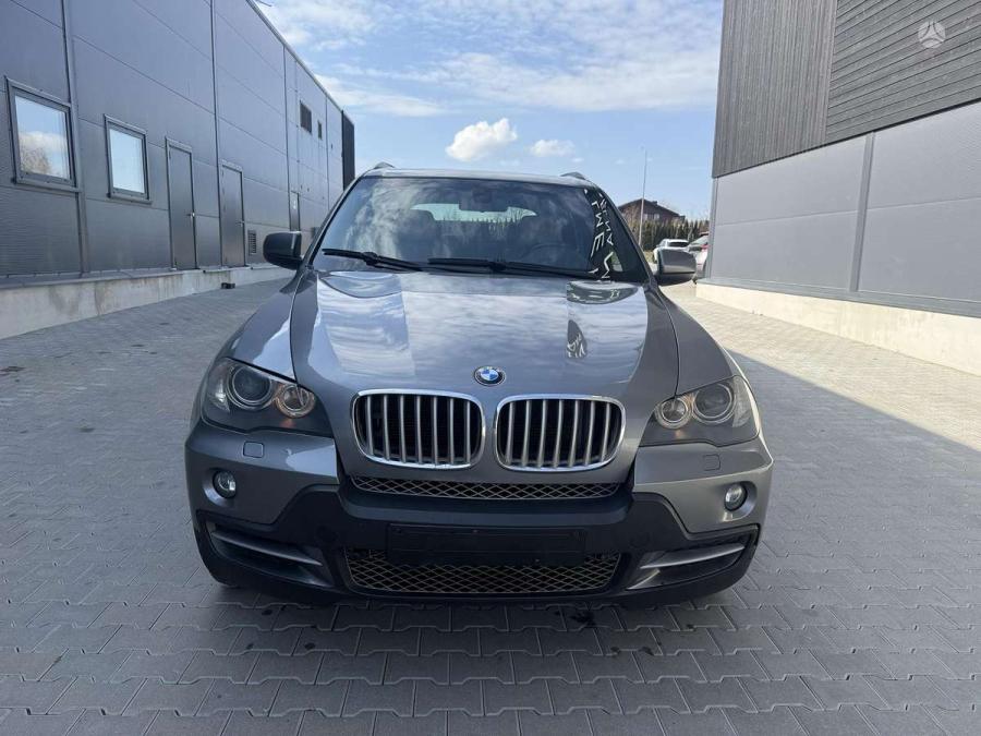 Pelēks BMW X5 2008 Šauļi, ar dzinēja tilpumu 2.99 L un nobraukumu 260 tūkst. km par 5900 €, foto 3 vietnē AUTOMOTO.COM.LV