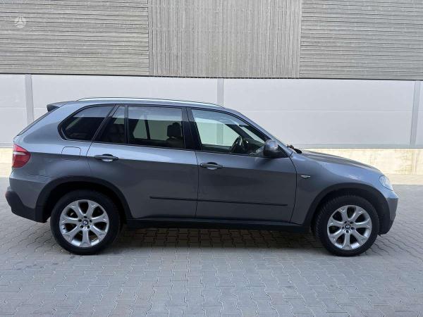 Grey BMW X5 2008 in Siauliai, with an engine capacity of 2.99 L and mileage of 260 thousand km for 5900 €, photo 4 on AUTOMOTO.COM.LV