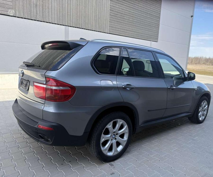 Pelēks BMW X5 2008 Šauļi, ar dzinēja tilpumu 2.99 L un nobraukumu 260 tūkst. km par 5900 €, foto 6 vietnē AUTOMOTO.COM.LV