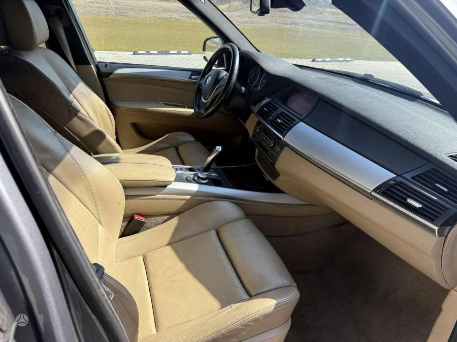 Pelēks BMW X5 2008 Šauļi, ar dzinēja tilpumu 2.99 L un nobraukumu 260 tūkst. km par 5900 €, foto 10 vietnē AUTOMOTO.COM.LV