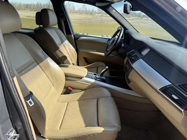 Grey BMW X5 2008 in Siauliai, with an engine capacity of 2.99 L and mileage of 260 thousand km for 5900 €, photo 10 on AUTOMOTO.COM.LV