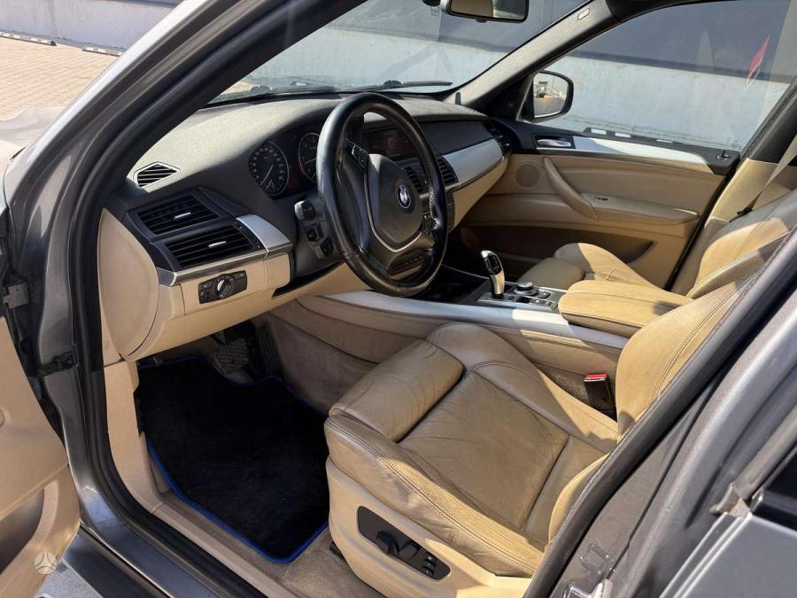 Pelēks BMW X5 2008 Šauļi, ar dzinēja tilpumu 2.99 L un nobraukumu 260 tūkst. km par 5900 €, foto 12 vietnē AUTOMOTO.COM.LV