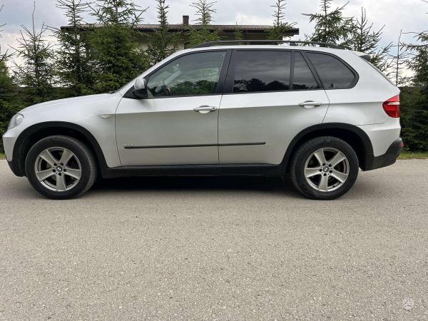 Grey BMW X5 2008 in Plunge, with an engine capacity of 2.99 L and mileage of 285 thousand km for 5600 €, photo 8 on AUTOMOTO.COM.LV