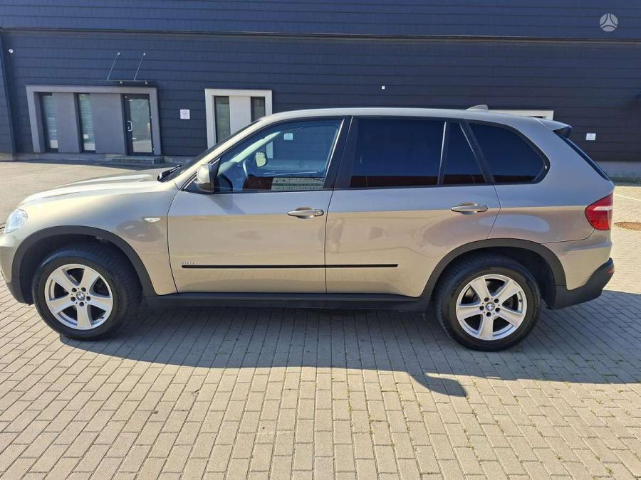 Grey BMW X5 2008 in Kaunas, with an engine capacity of 2.99 L and mileage of 211 thousand km for 7800 €, photo 8 on AUTOMOTO.COM.LV