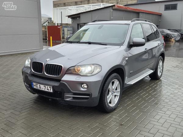 Grey BMW X5 2008 in Vilnius, with an engine capacity of 3.00 L and mileage of 377 thousand km for 6500 €, photo 1 on AUTOMOTO.COM.LV