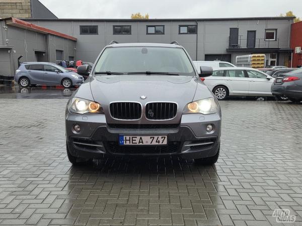 Grey BMW X5 2008 in Vilnius, with an engine capacity of 3.00 L and mileage of 377 thousand km for 6500 €, photo 2 on AUTOMOTO.COM.LV