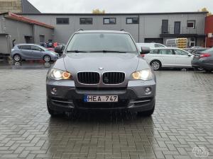 Grey BMW X5 2008 in Vilnius, with an engine capacity of 3.00 L and mileage of 377 thousand km for 6500 €, photo 3 on AUTOMOTO.COM.LV
