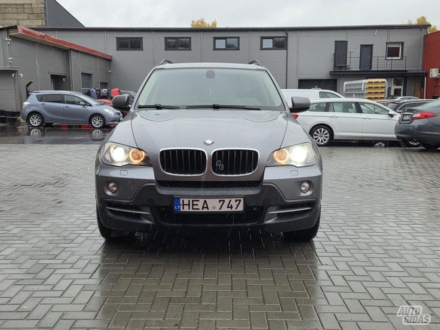 Grey BMW X5 2008 in Vilnius, with an engine capacity of 3.00 L and mileage of 377 thousand km for 6500 €, photo 3 on AUTOMOTO.COM.LV