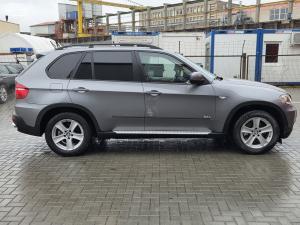 Grey BMW X5 2008 in Vilnius, with an engine capacity of 3.00 L and mileage of 377 thousand km for 6500 €, photo 5 on AUTOMOTO.COM.LV