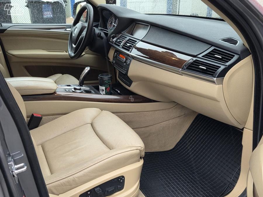 Grey BMW X5 2008 in Vilnius, with an engine capacity of 3.00 L and mileage of 377 thousand km for 6500 €, photo 11 on AUTOMOTO.COM.LV