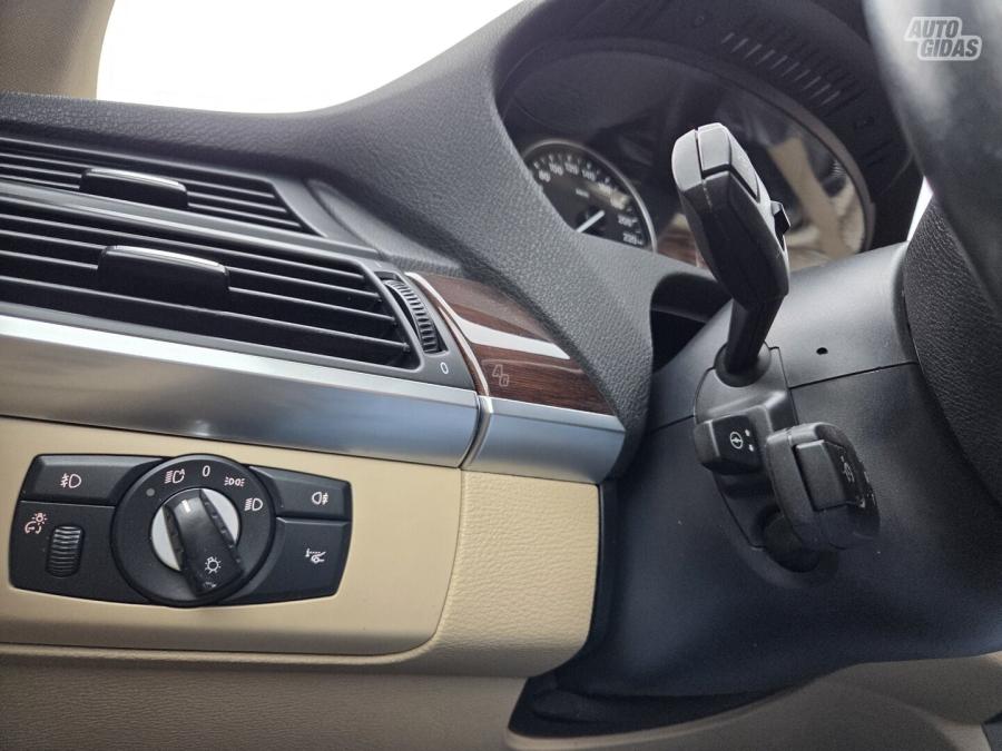 Grey BMW X5 2008 in Vilnius, with an engine capacity of 3.00 L and mileage of 377 thousand km for 6500 €, photo 14 on AUTOMOTO.COM.LV