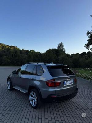 Pelēks BMW X5 2008 Viļņa, ar dzinēja tilpumu 2.99 L un nobraukumu 0 tūkst. km par 6500 €, foto 5 vietnē AUTOMOTO.COM.LV