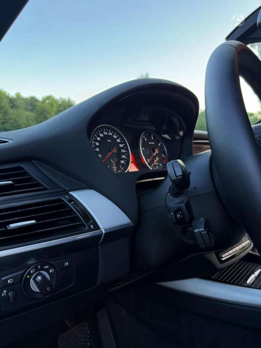 Pelēks BMW X5 2008 Viļņa, ar dzinēja tilpumu 2.99 L un nobraukumu 0 tūkst. km par 6500 €, foto 10 vietnē AUTOMOTO.COM.LV