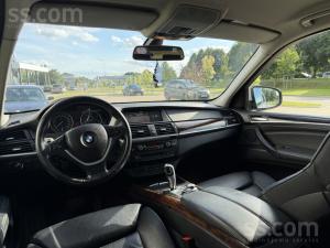 Pelēks BMW X5 2008 Rīga, ar dzinēja tilpumu 3.00 L un nobraukumu 299 tūkst. km par 8850 €, foto 21 vietnē AUTOMOTO.COM.LV