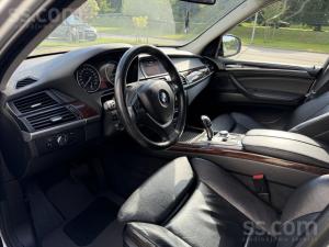 Pelēks BMW X5 2008 Rīga, ar dzinēja tilpumu 3.00 L un nobraukumu 299 tūkst. km par 8850 €, foto 22 vietnē AUTOMOTO.COM.LV