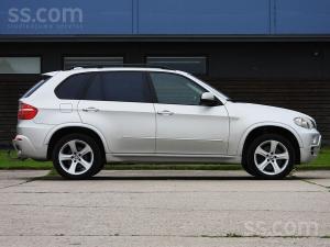 Grey BMW X5 2008 in Riga, with an engine capacity of 3.00 L and mileage of 373 thousand km for 8700 €, photo 9 on AUTOMOTO.COM.LV
