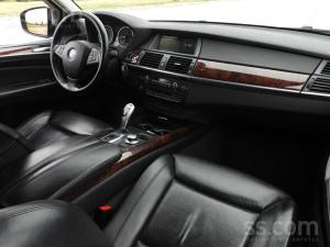Grey BMW X5 2008 in Riga, with an engine capacity of 3.00 L and mileage of 373 thousand km for 8700 €, photo 14 on AUTOMOTO.COM.LV