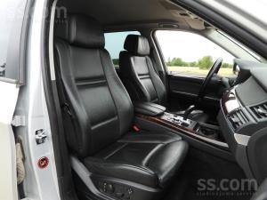 Grey BMW X5 2008 in Riga, with an engine capacity of 3.00 L and mileage of 373 thousand km for 8700 €, photo 15 on AUTOMOTO.COM.LV