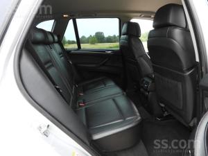 Grey BMW X5 2008 in Riga, with an engine capacity of 3.00 L and mileage of 373 thousand km for 8700 €, photo 16 on AUTOMOTO.COM.LV