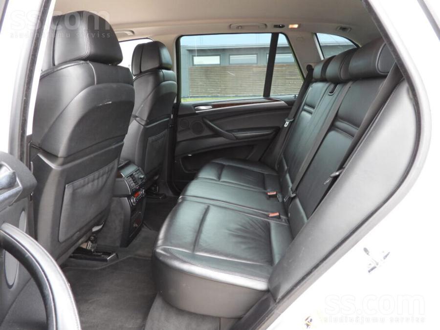 Grey BMW X5 2008 in Riga, with an engine capacity of 3.00 L and mileage of 373 thousand km for 8700 €, photo 18 on AUTOMOTO.COM.LV
