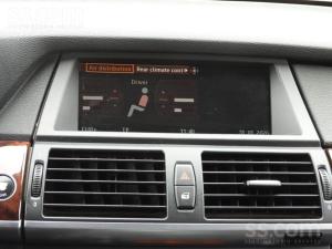 Grey BMW X5 2008 in Riga, with an engine capacity of 3.00 L and mileage of 373 thousand km for 8700 €, photo 22 on AUTOMOTO.COM.LV