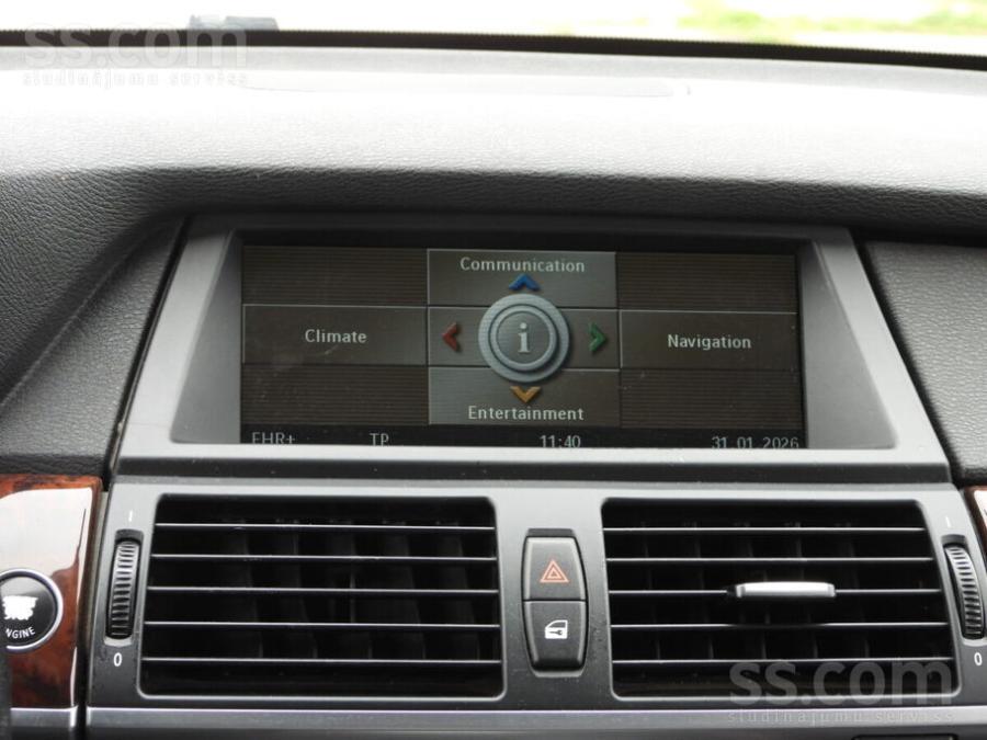 Grey BMW X5 2008 in Riga, with an engine capacity of 3.00 L and mileage of 373 thousand km for 8700 €, photo 23 on AUTOMOTO.COM.LV