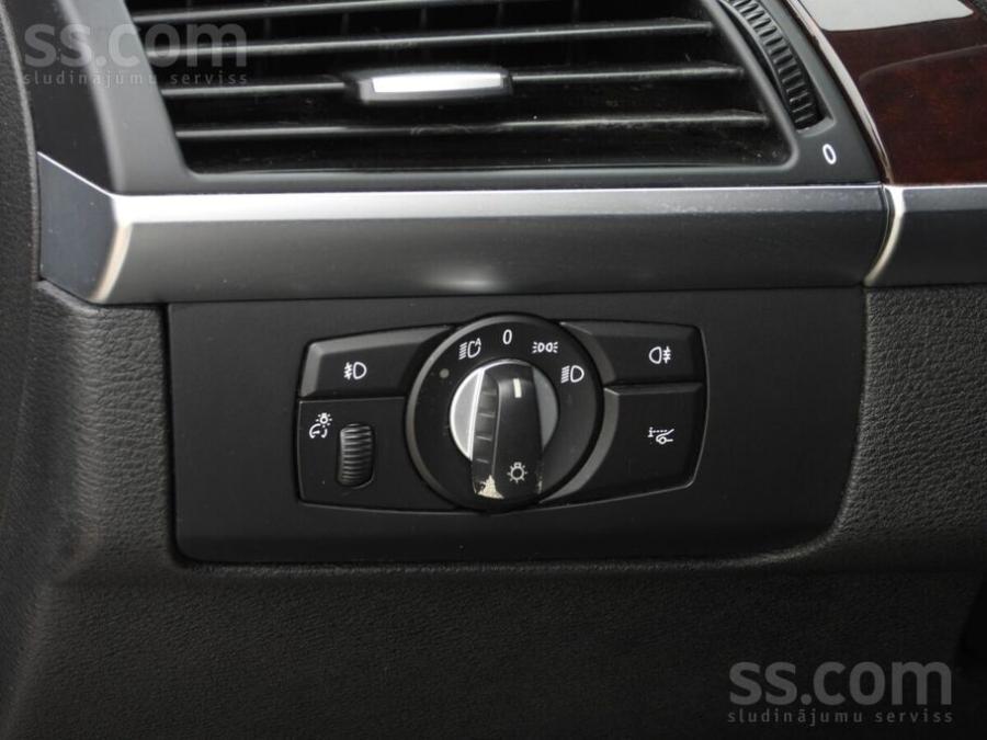 Grey BMW X5 2008 in Riga, with an engine capacity of 3.00 L and mileage of 373 thousand km for 8700 €, photo 25 on AUTOMOTO.COM.LV