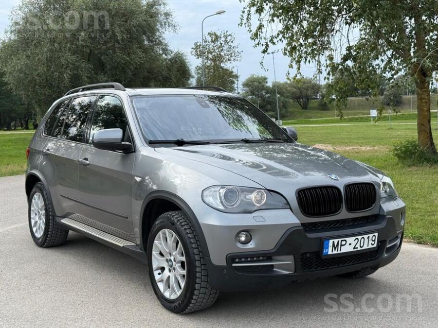 Grey BMW X5 2008 in Riga, with an engine capacity of 3.00 L and mileage of 385 thousand km for 8450 €, photo 1 on AUTOMOTO.COM.LV
