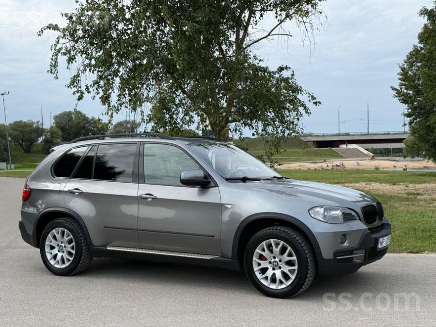 Grey BMW X5 2008 in Riga, with an engine capacity of 3.00 L and mileage of 385 thousand km for 8450 €, photo 3 on AUTOMOTO.COM.LV