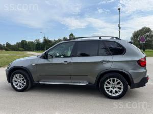 Grey BMW X5 2008 in Riga, with an engine capacity of 3.00 L and mileage of 385 thousand km for 8450 €, photo 7 on AUTOMOTO.COM.LV