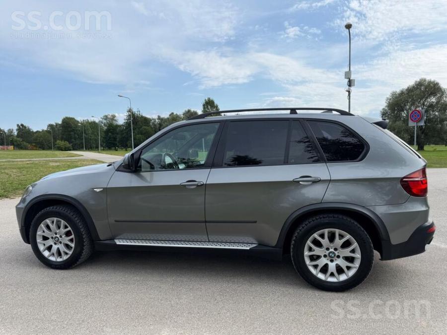 Grey BMW X5 2008 in Riga, with an engine capacity of 3.00 L and mileage of 385 thousand km for 8450 €, photo 7 on AUTOMOTO.COM.LV