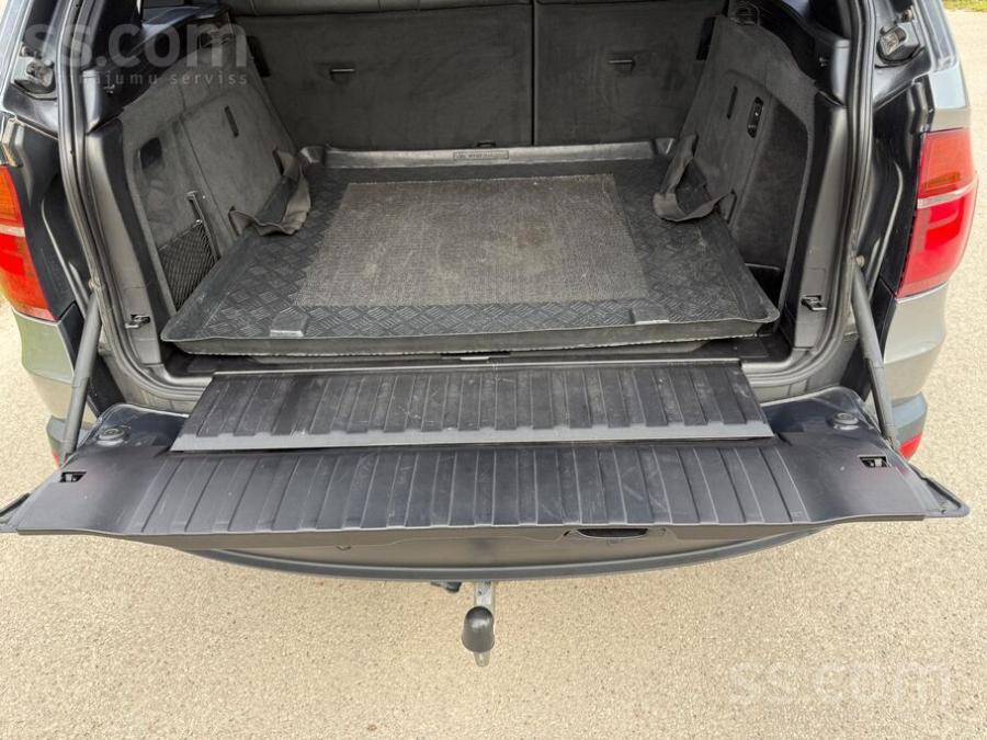 Grey BMW X5 2008 in Riga, with an engine capacity of 3.00 L and mileage of 385 thousand km for 8450 €, photo 10 on AUTOMOTO.COM.LV