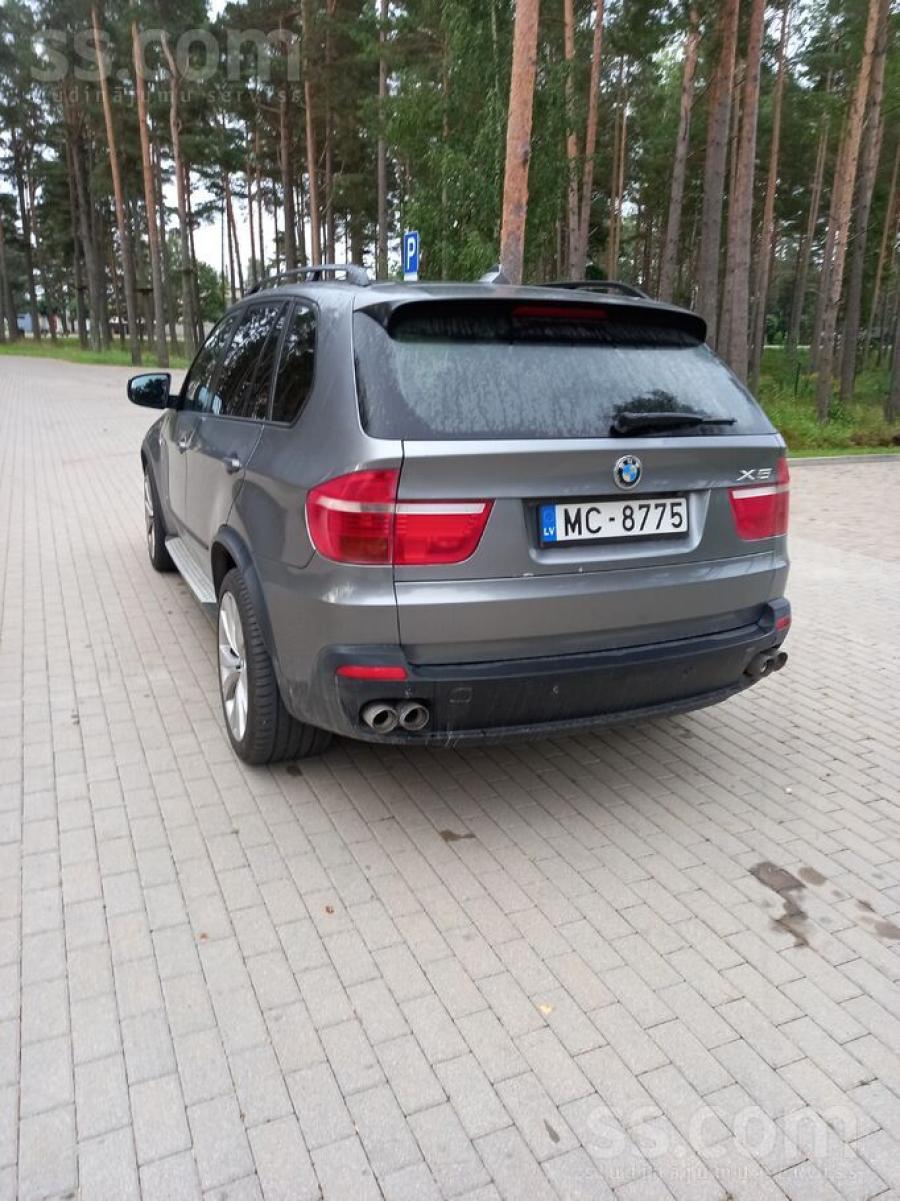 Grey BMW X5 2008 in Talsi, with an engine capacity of 3.00 L and mileage of 350 thousand km for 8200 €, photo 3 on AUTOMOTO.COM.LV