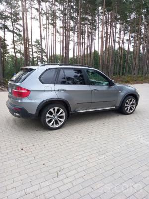 Grey BMW X5 2008 in Talsi, with an engine capacity of 3.00 L and mileage of 350 thousand km for 8200 €, photo 4 on AUTOMOTO.COM.LV