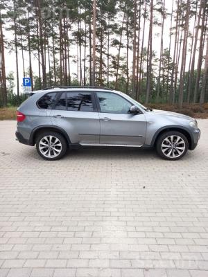 Grey BMW X5 2008 in Talsi, with an engine capacity of 3.00 L and mileage of 350 thousand km for 8200 €, photo 6 on AUTOMOTO.COM.LV