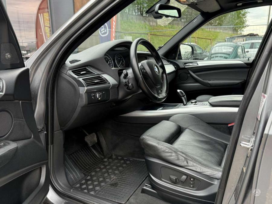 Pelēks BMW X5 2008 Viļņa, ar dzinēja tilpumu 2.99 L un nobraukumu 373 tūkst. km par 9400 €, foto 12 vietnē AUTOMOTO.COM.LV