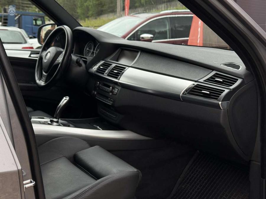 Pelēks BMW X5 2008 Viļņa, ar dzinēja tilpumu 2.99 L un nobraukumu 373 tūkst. km par 9400 €, foto 14 vietnē AUTOMOTO.COM.LV