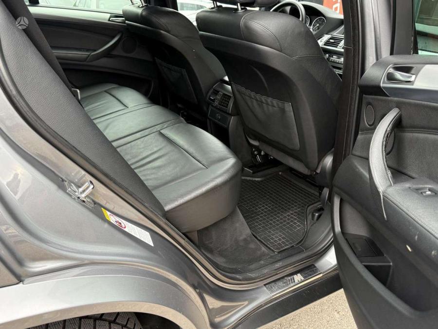 Pelēks BMW X5 2008 Viļņa, ar dzinēja tilpumu 2.99 L un nobraukumu 373 tūkst. km par 9400 €, foto 18 vietnē AUTOMOTO.COM.LV