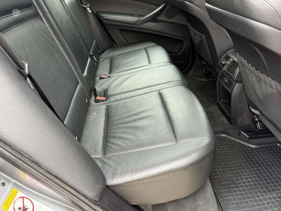 Pelēks BMW X5 2008 Viļņa, ar dzinēja tilpumu 2.99 L un nobraukumu 373 tūkst. km par 9400 €, foto 19 vietnē AUTOMOTO.COM.LV