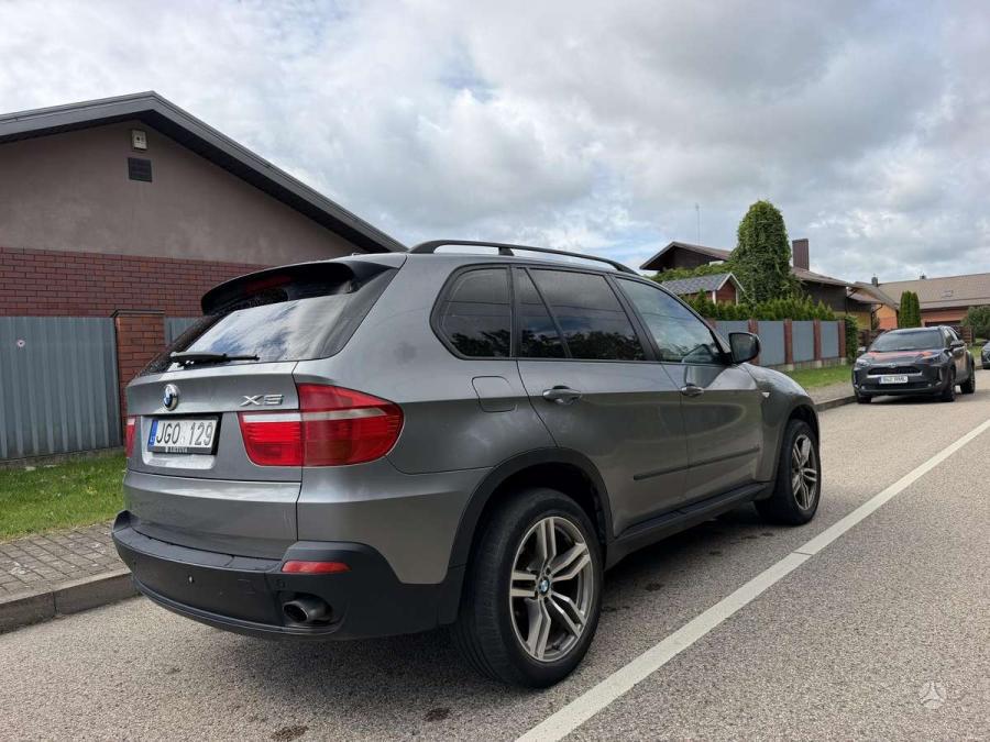 Grey BMW X5 2008 in Kaunas, with an engine capacity of 2.99 L and mileage of 339 thousand km for 5850 €, photo 7 on AUTOMOTO.COM.LV