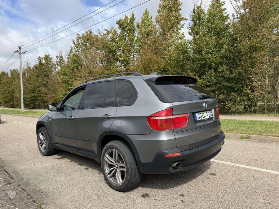 Grey BMW X5 2008 in Kaunas, with an engine capacity of 2.99 L and mileage of 339 thousand km for 5850 €, photo 8 on AUTOMOTO.COM.LV