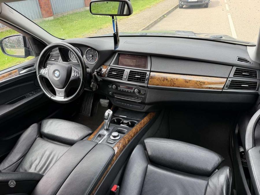 Grey BMW X5 2008 in Kaunas, with an engine capacity of 2.99 L and mileage of 339 thousand km for 5850 €, photo 11 on AUTOMOTO.COM.LV