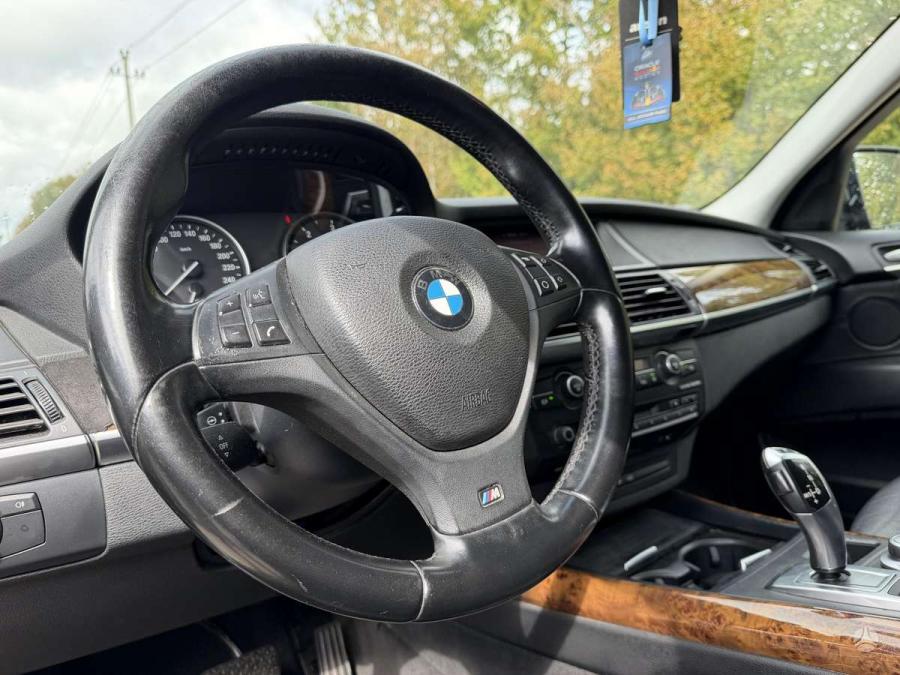 Grey BMW X5 2008 in Kaunas, with an engine capacity of 2.99 L and mileage of 339 thousand km for 5850 €, photo 14 on AUTOMOTO.COM.LV
