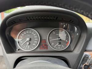 Grey BMW X5 2008 in Kaunas, with an engine capacity of 2.99 L and mileage of 339 thousand km for 5850 €, photo 18 on AUTOMOTO.COM.LV